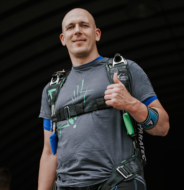 Home - Paratec – think – vertical